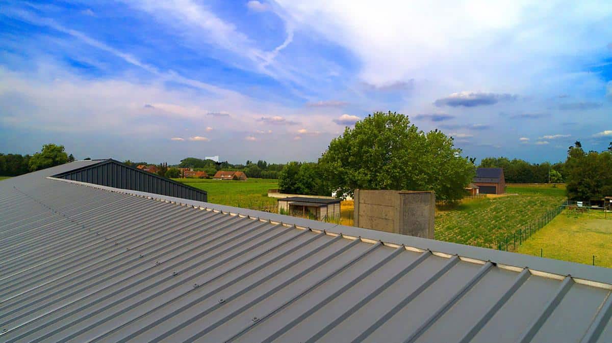 Geïsoleerde dakplaat 30mm - RAL 8019 | Areco.be